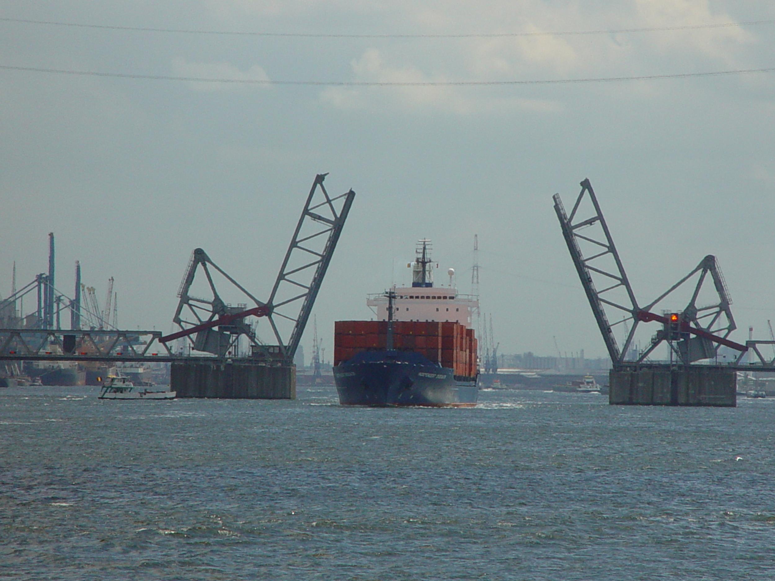 Lilobrug | Binnenvaart in Beeld